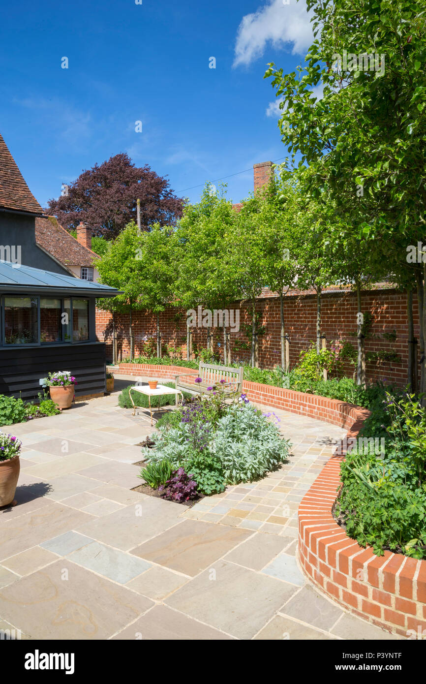Overview of garden patio with Pyrus calleryana 'Chanticleer' screening ...