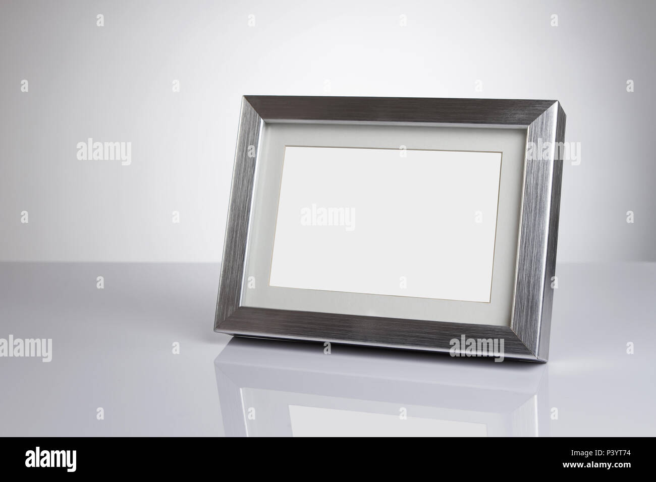 Steel box frame hi-res stock photography and images - Alamy