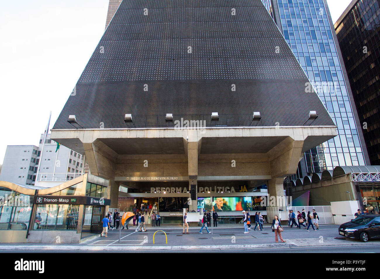 O prédio da FIESP, situado na Avenida Paulista 1313 foi naugurado em ...