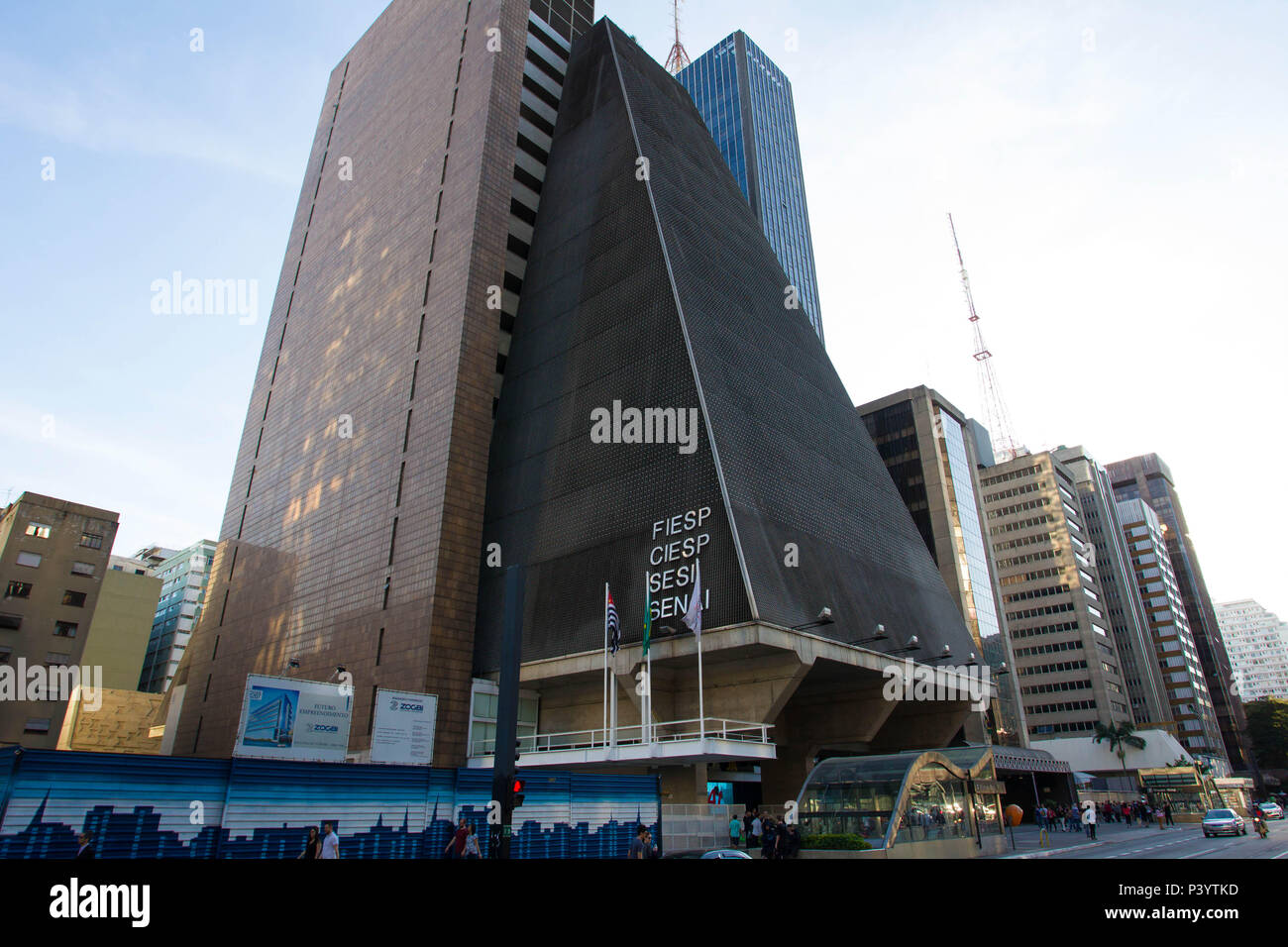 O prédio da FIESP, situado na Avenida Paulista 1313 foi naugurado em ...