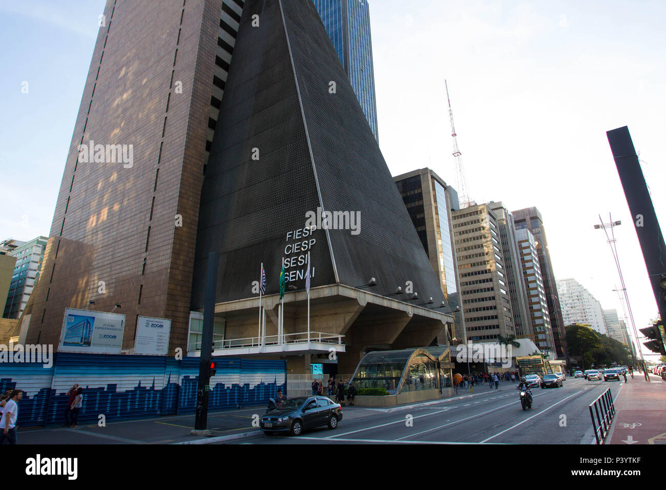 O prédio da FIESP, situado na Avenida Paulista 1313 foi naugurado em ...