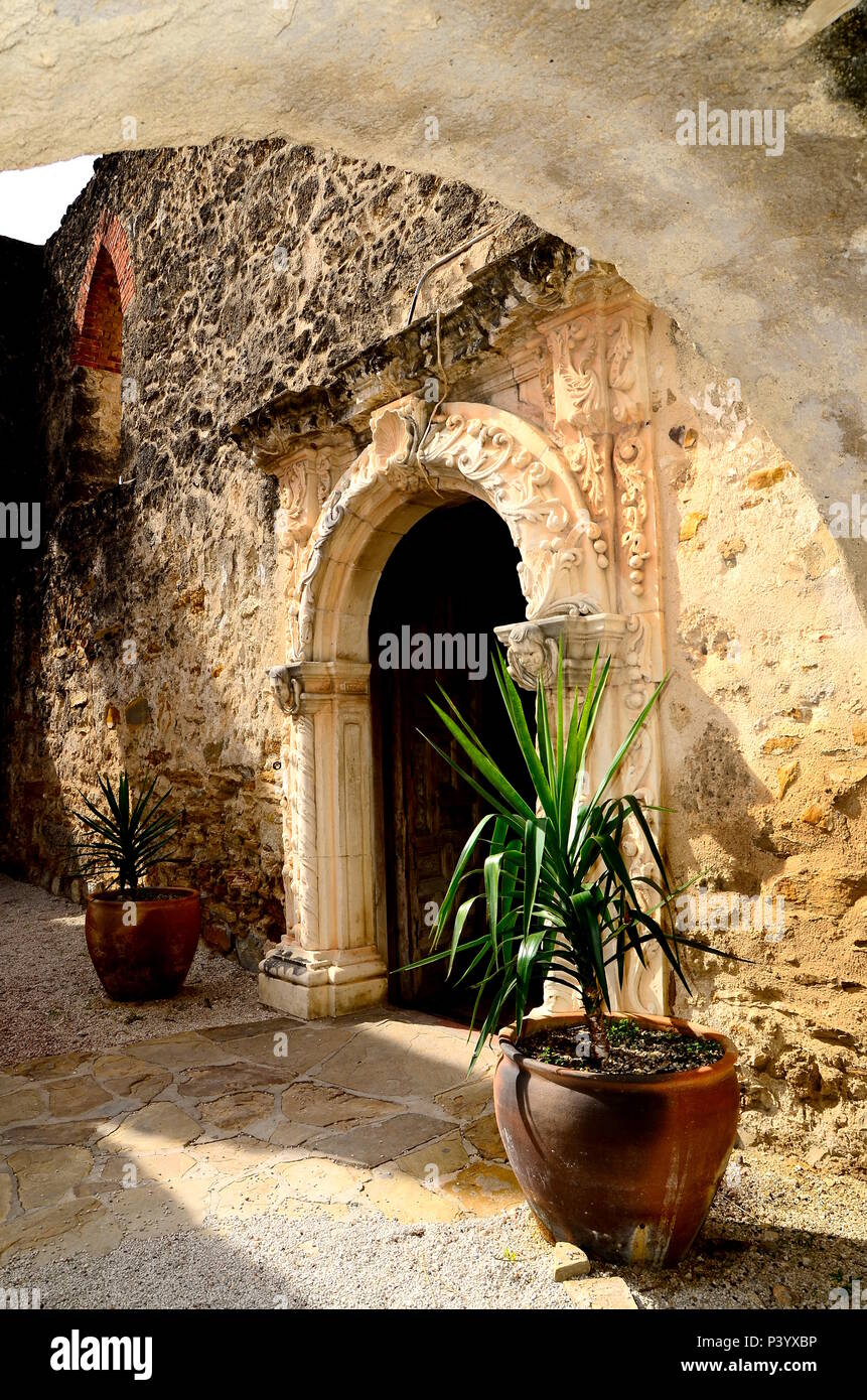 Shadows under arches hi-res stock photography and images - Alamy