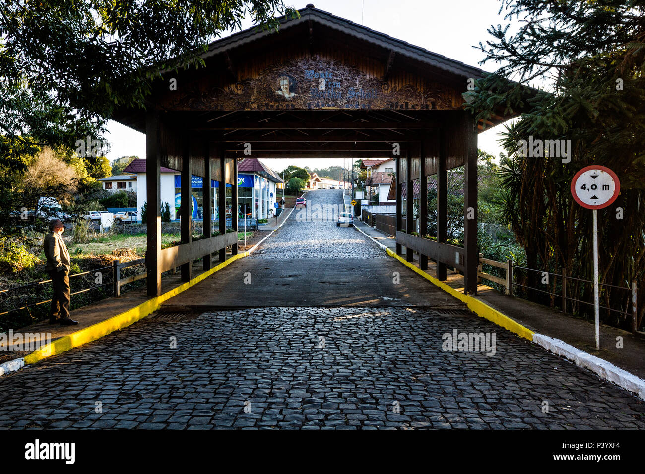 Ponte coberta de madeira. Treze Tílias, Santa Catarina, Brasil Stock ...