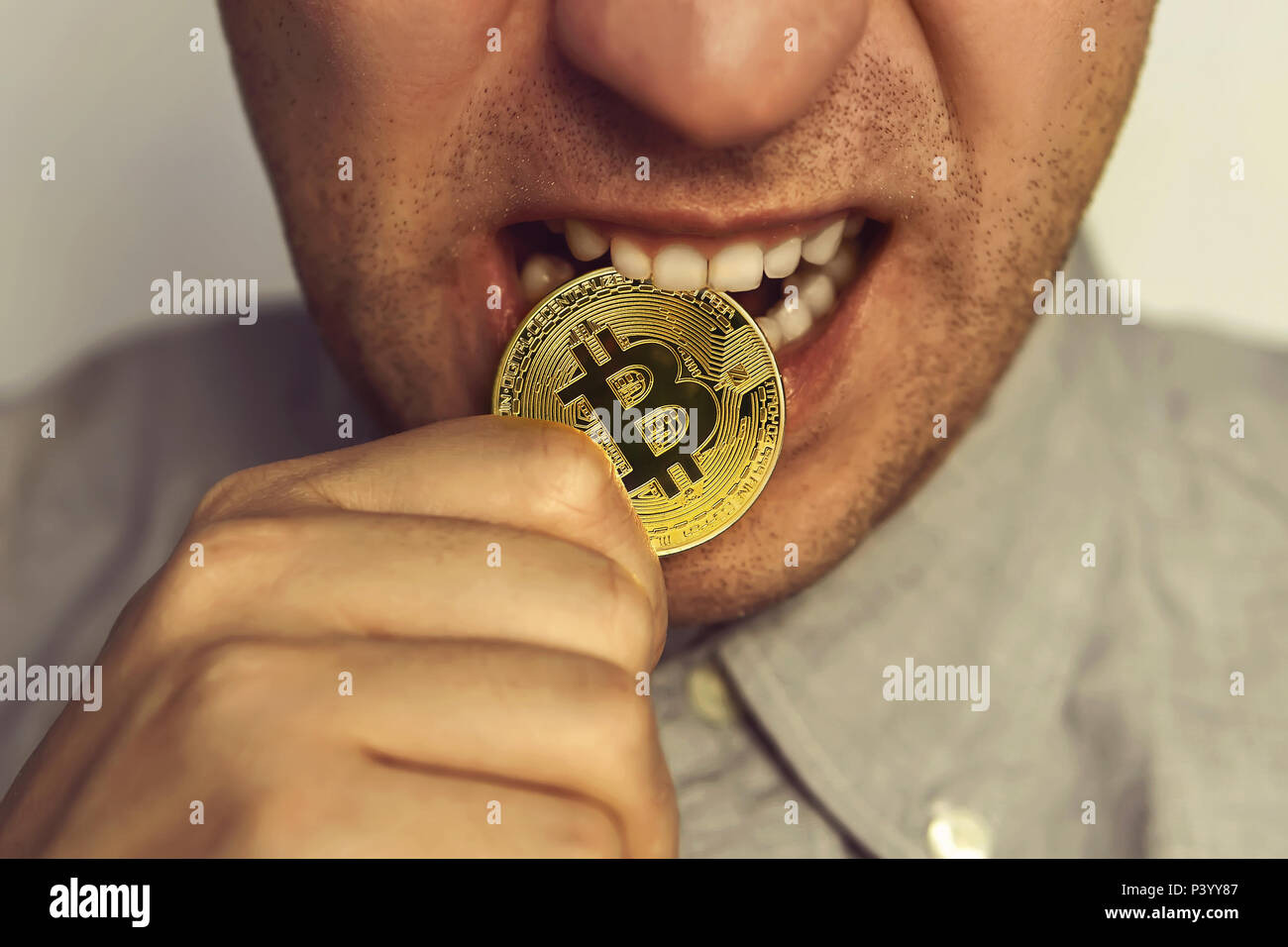 Man gold teeth hi-res stock photography and images - Alamy