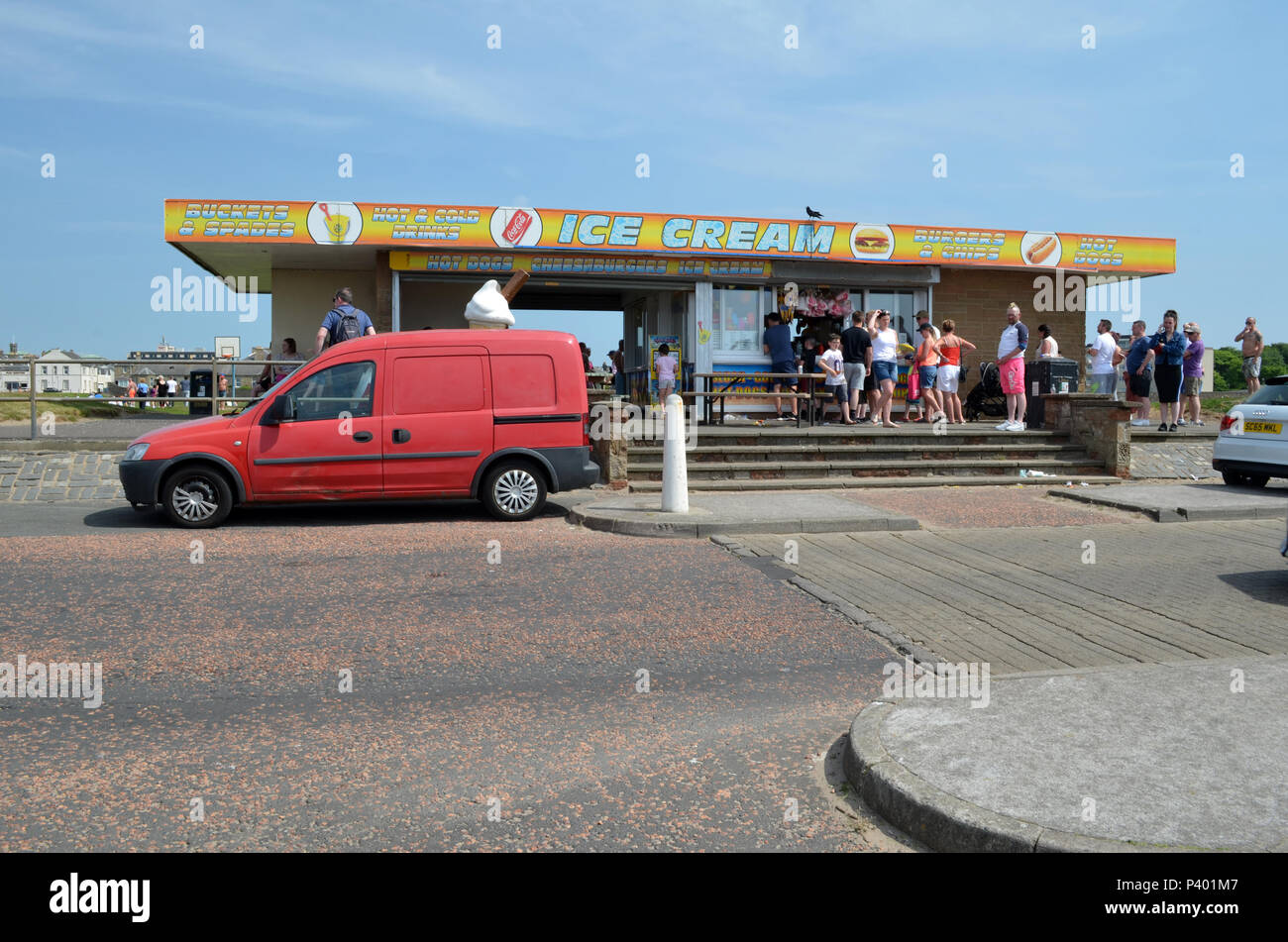 Seaside shop on the promenade at Ayr beach Stock Photo - Alamy