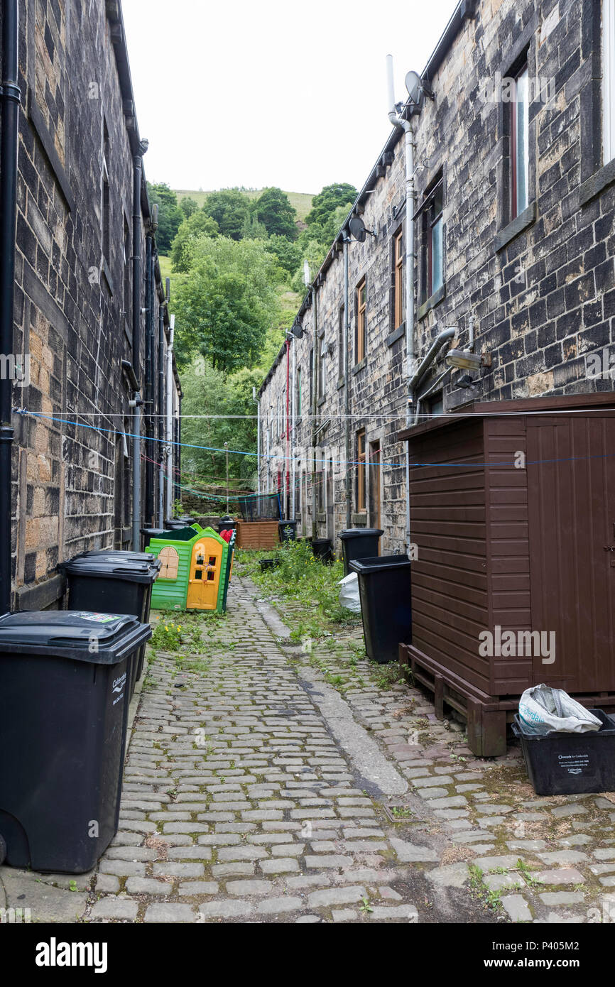 Alley between houses hi-res stock photography and images - Alamy