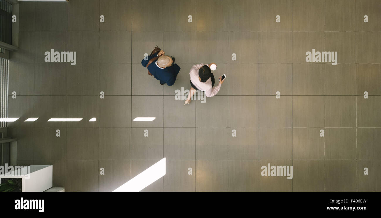 People walking top view hi-res stock photography and images - Alamy