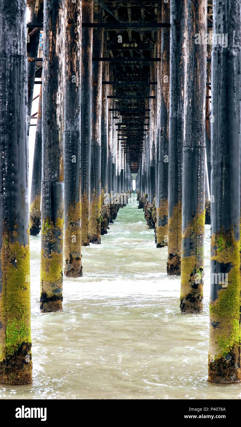Pier beams hi-res stock photography and images - Alamy