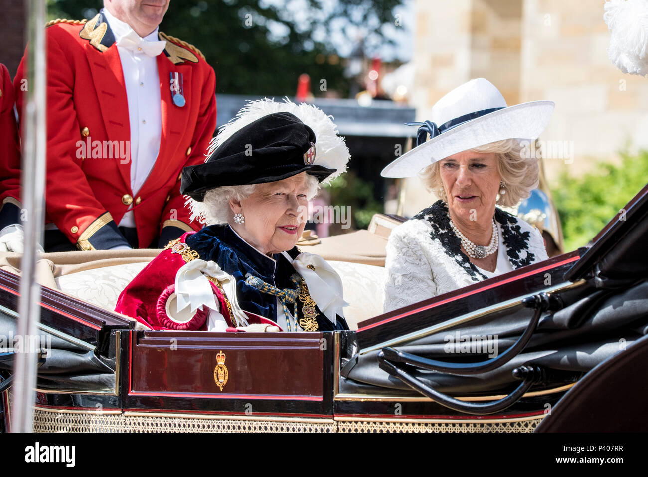 Queen elizabeth in regal regalia hi-res stock photography and images ...