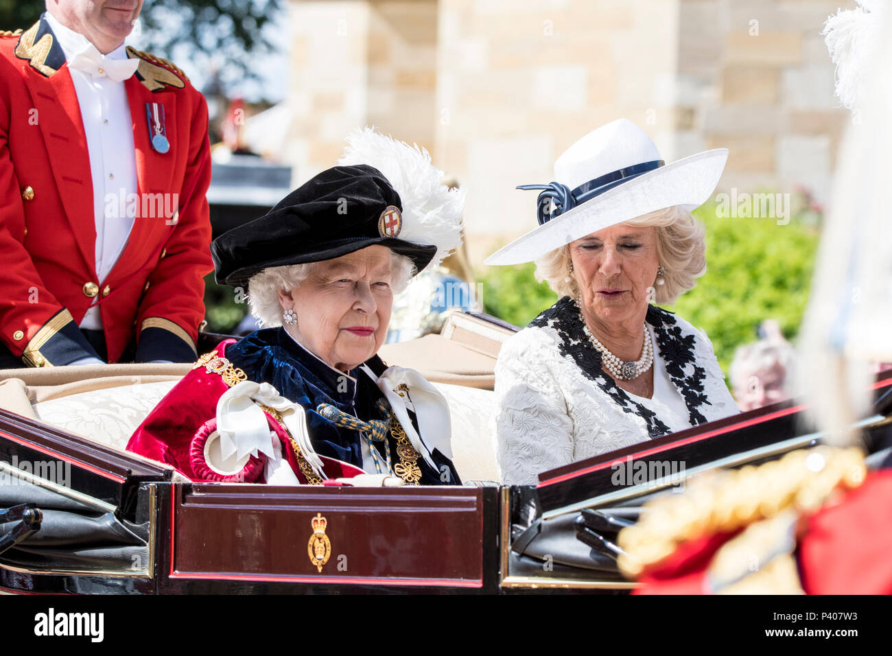 Queen elizabeth in regal regalia hi-res stock photography and images ...