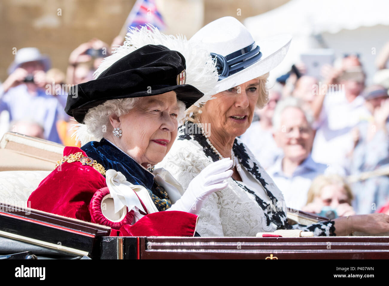 Queen elizabeth in regal regalia hi-res stock photography and images ...
