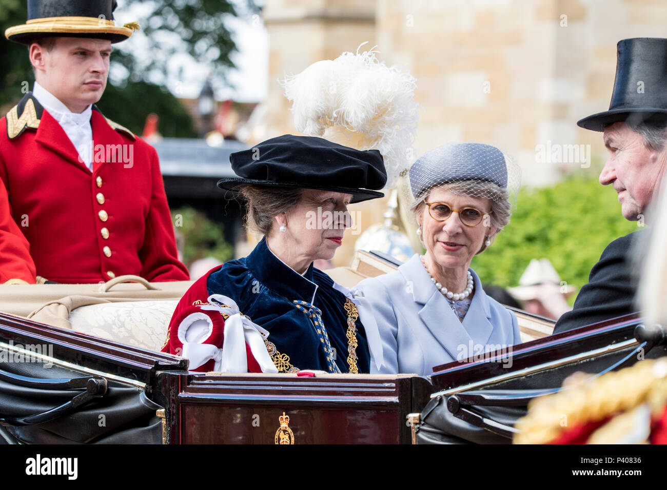 Queen elizabeth in regal regalia hi-res stock photography and images ...