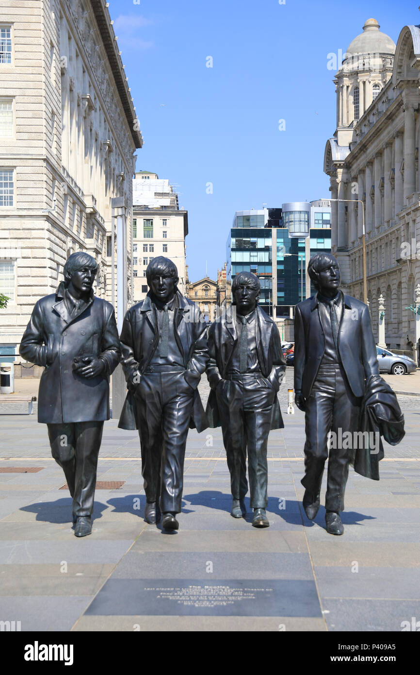 Beatles Statue Liverpool Stock Photos & Beatles Statue Liverpool Stock ...