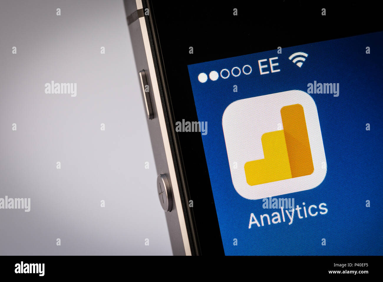 Iphone analytics hi-res stock photography and images - Alamy