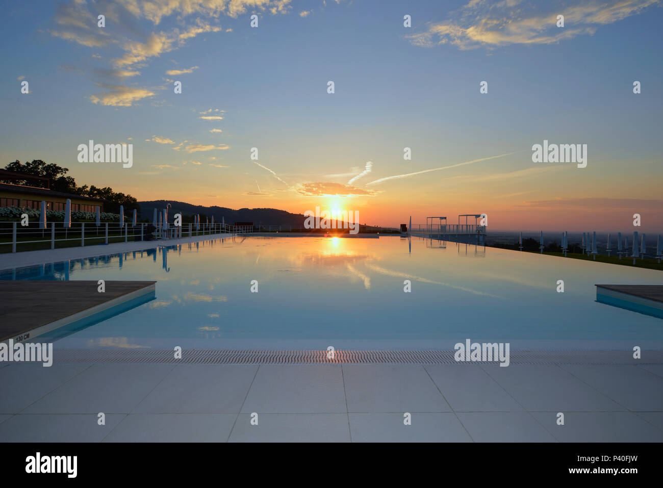 Empty pools hi-res stock photography and images - Alamy