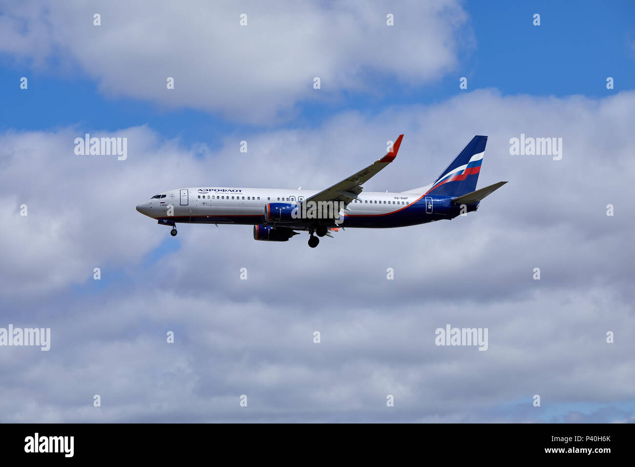 Heathrow aircraft airliner aviation hi-res stock photography and images ...