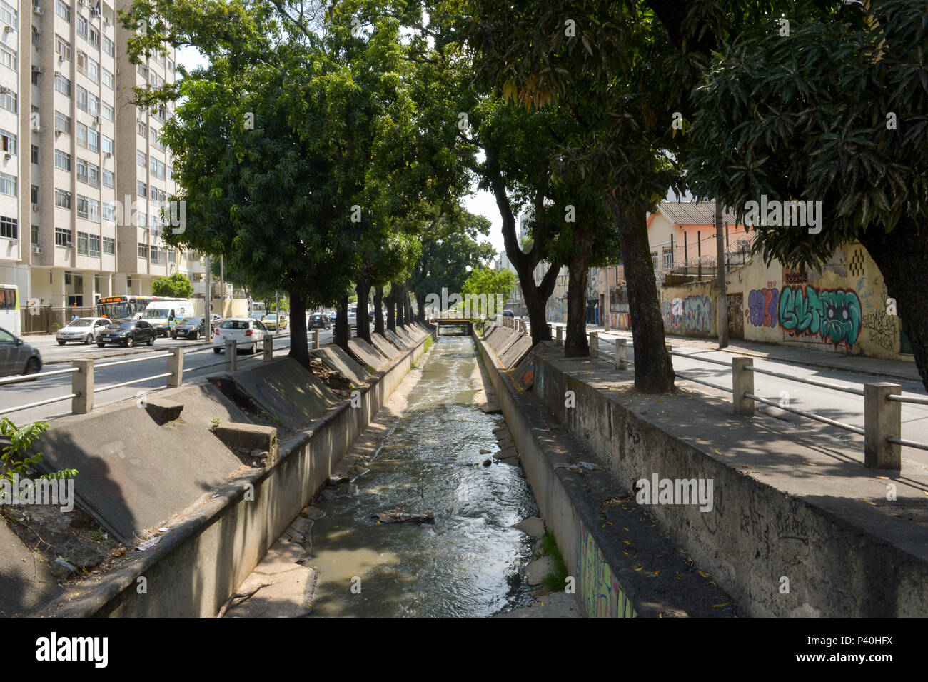 Rio Maracanã que nasce no maciço da Tijuca e do Morro do Sumaré e a foz ...