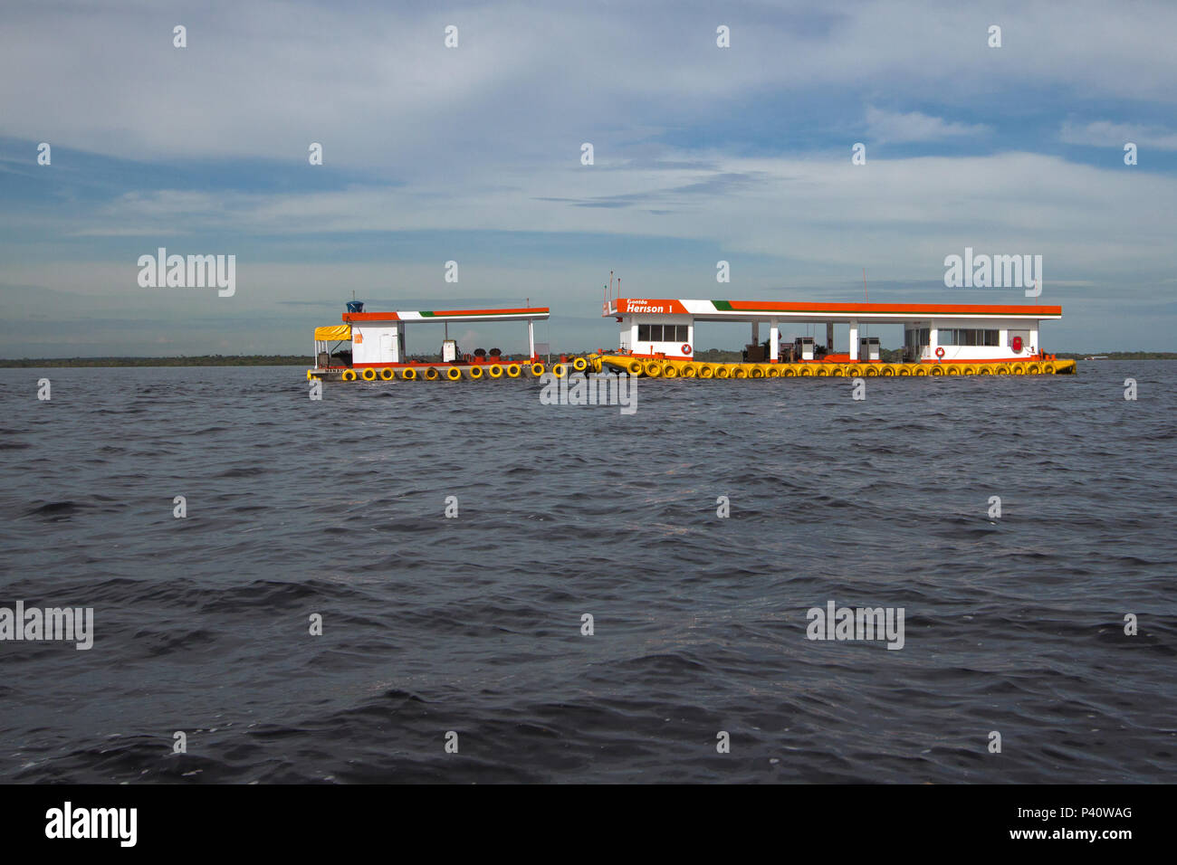 Manaus - AM Posto de Combustível Posto de Combustível flutuante Posto ...