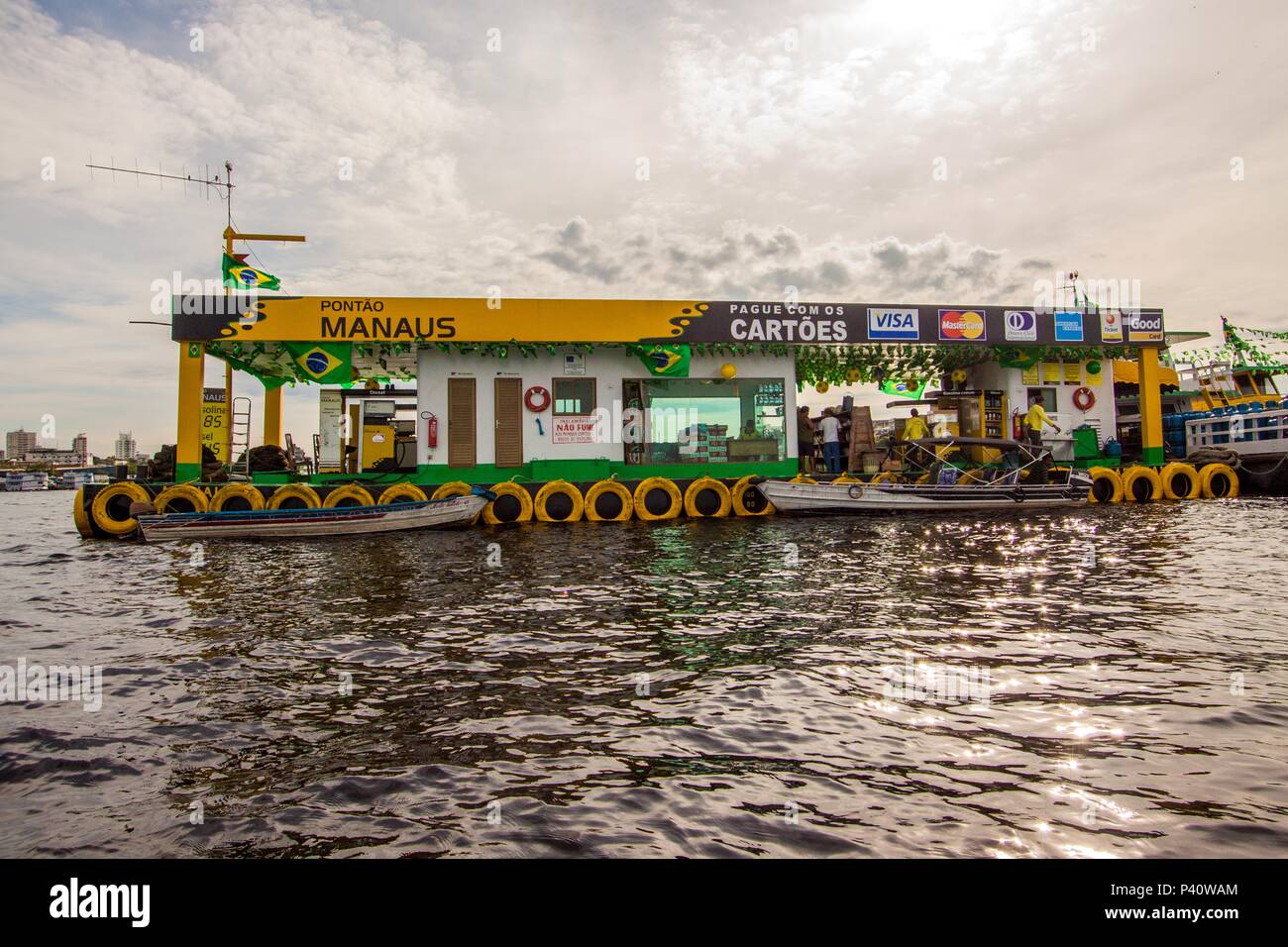 Manaus-AM Posto de combustível posto de combustível flutuante posto de ...