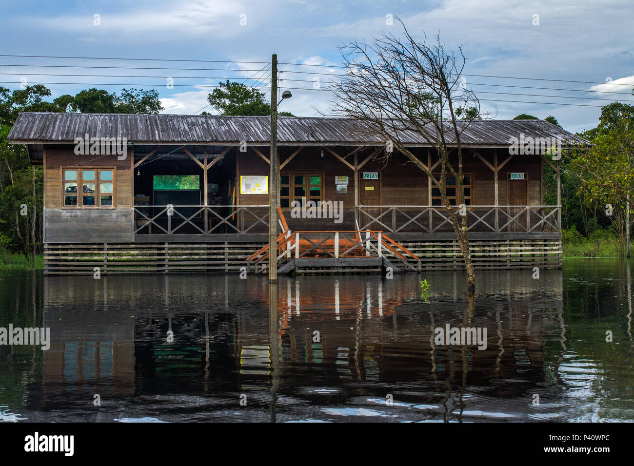 Uarini AM Escola Escola na Amazônia Escola Palafita Escola na cheia da ...