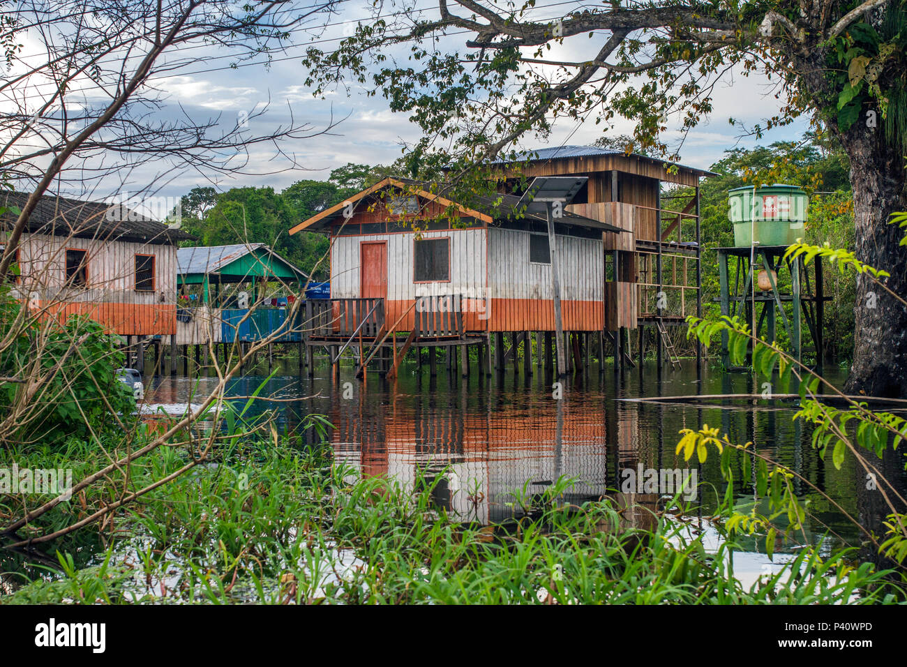 Uarini AM Palafitas Ribeirinha Palafitas Casas Moradias residências Rio ...