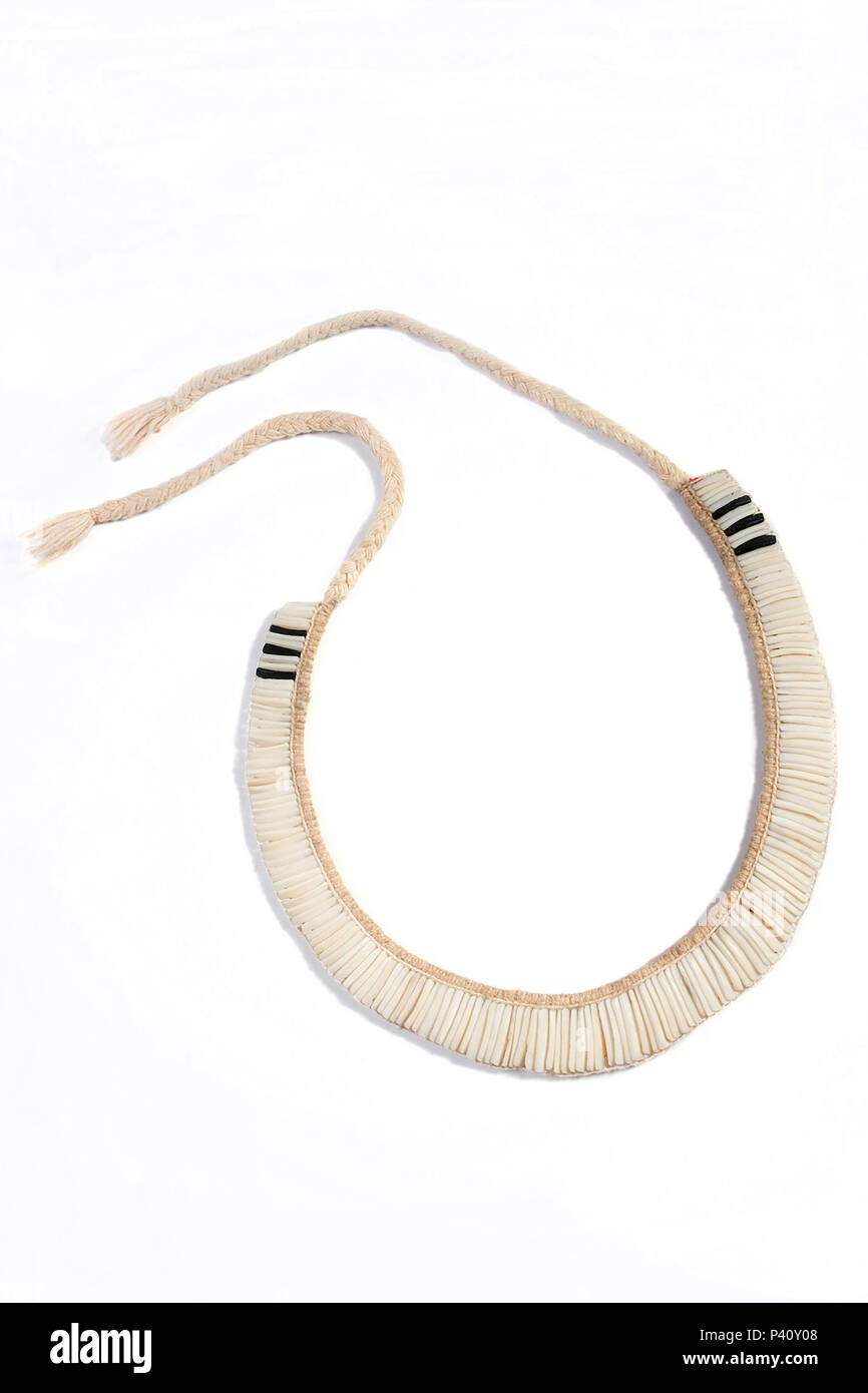 Colar dos indios do xingu hi-res stock photography and images - Alamy