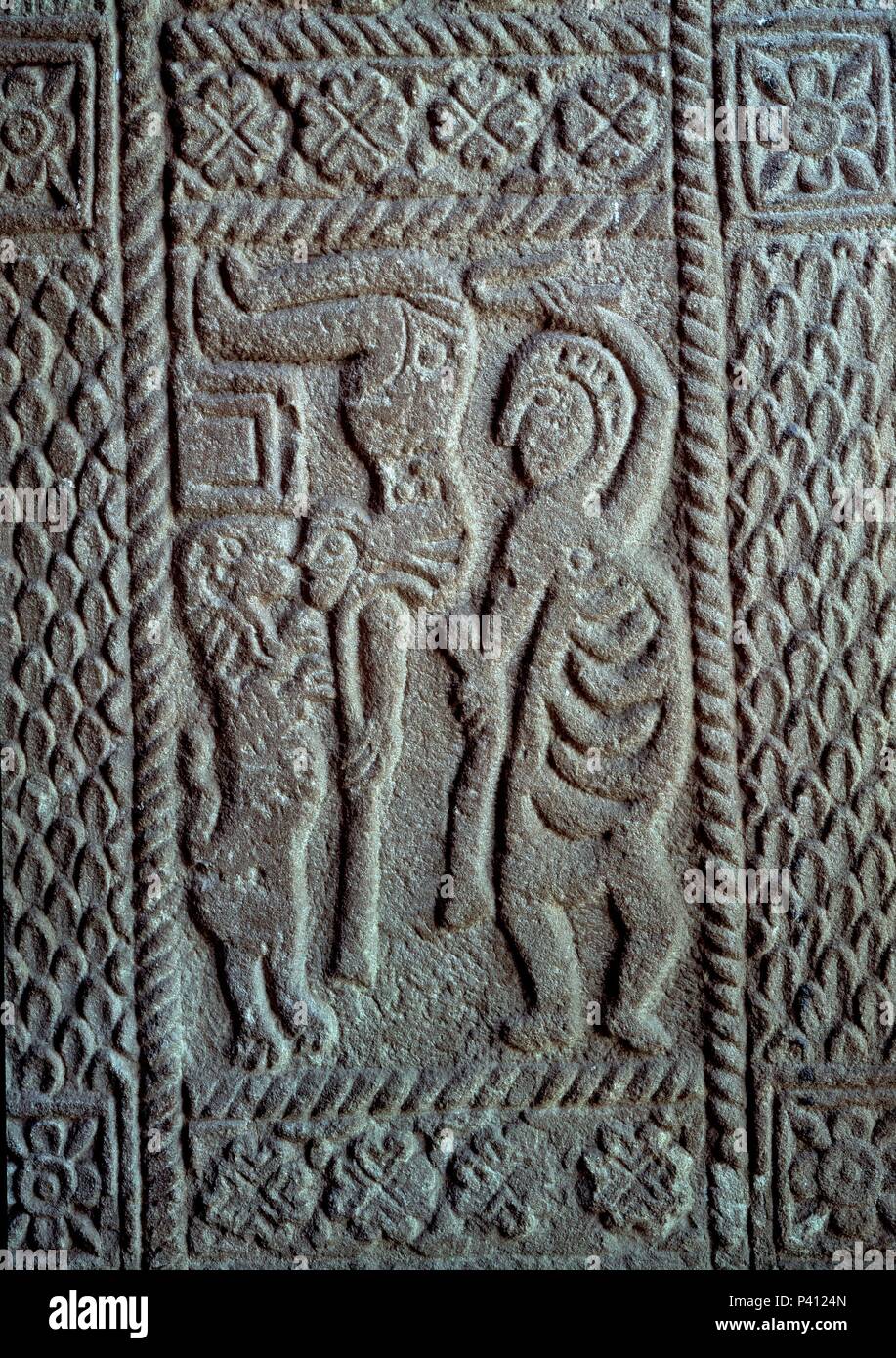 DETALLE DE LA JAMBA DE LA PUERTA DE ENTRADA DE LA IGLESIA DE SAN MIGUEL ...