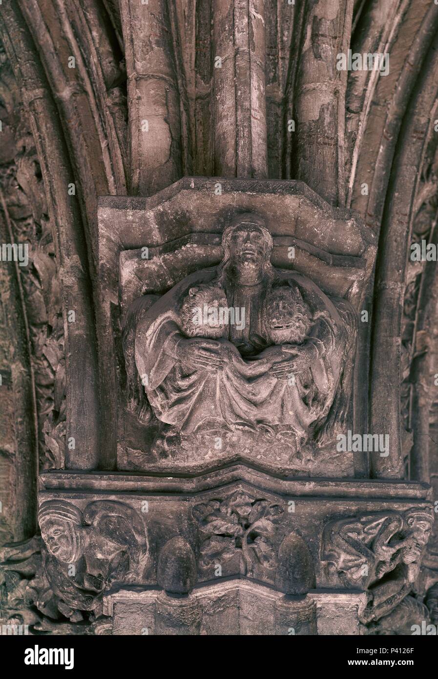 CLAUSTRO-CAPITEL ROMANICO. Location: CATEDRAL DE SAN SALVADOR-INTERIOR ...