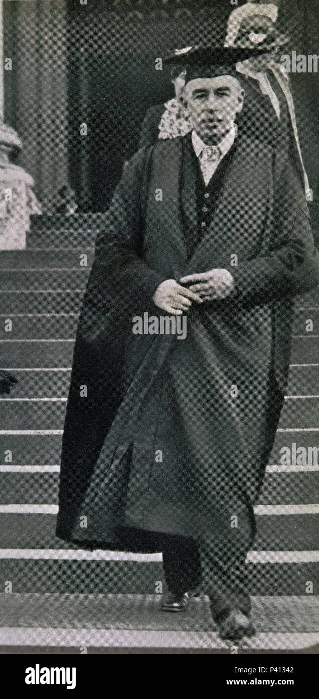 John Maynard Keynes in 1935, economist. Photograph. Detail (with Shaw ...