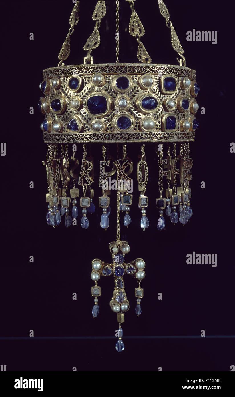 Recesvinto votive crown hi-res stock photography and images - Alamy