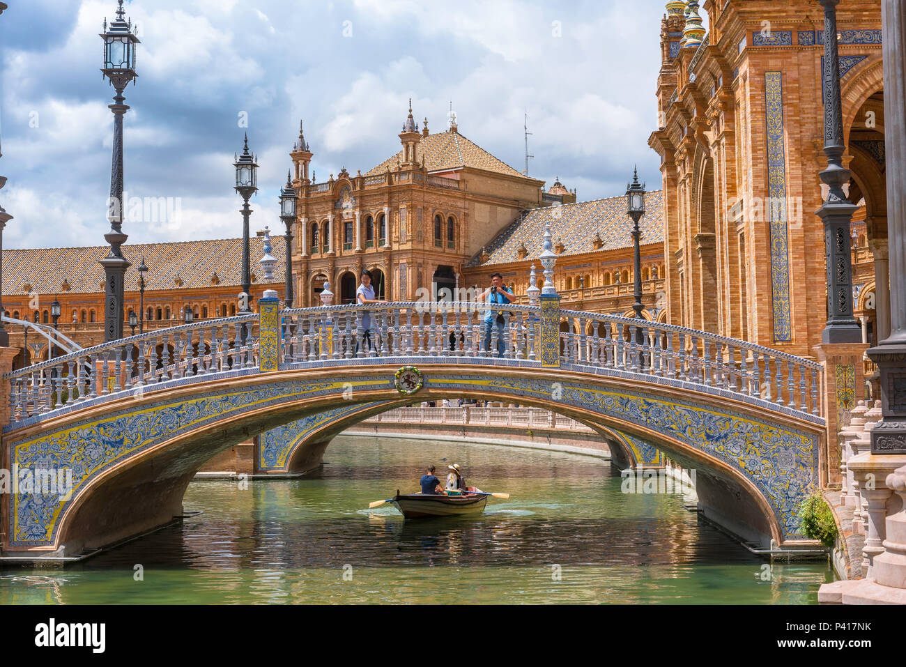 Plaza de espana seville bridge hi-res stock photography and images - Alamy
