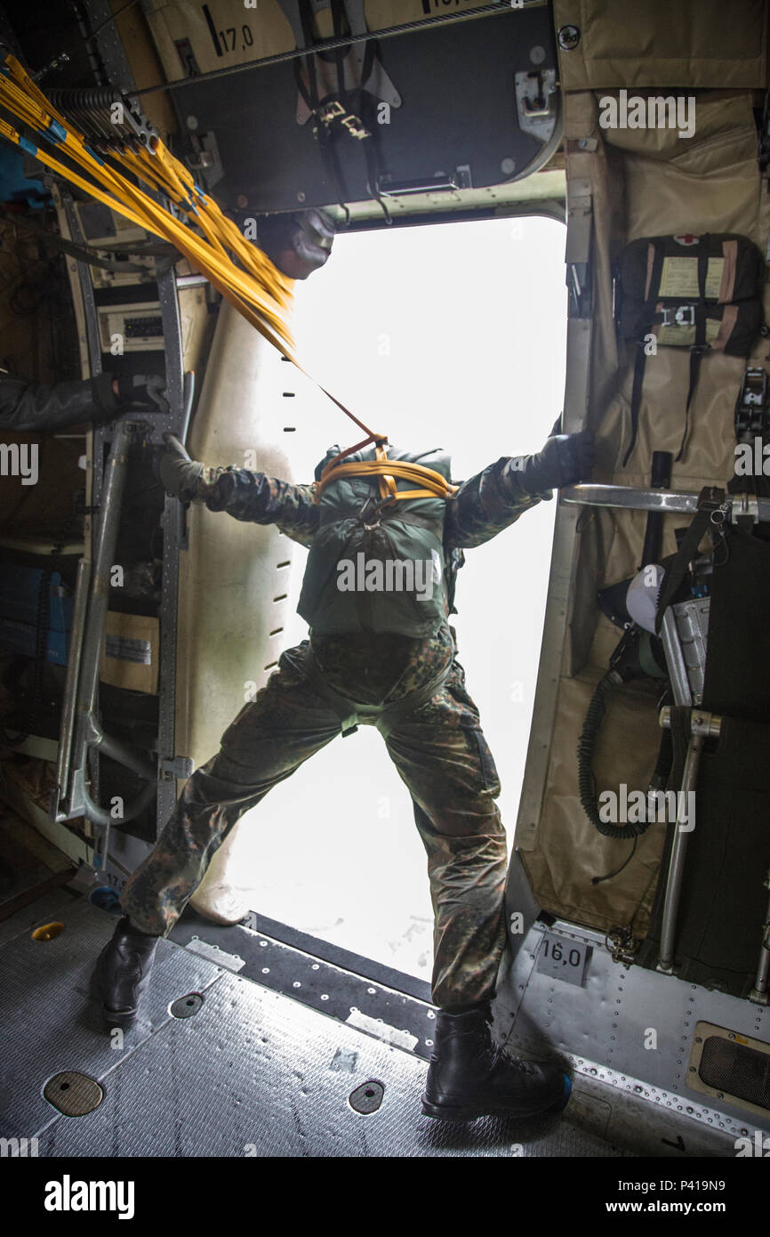 German jumpmaster hi-res stock photography and images - Alamy