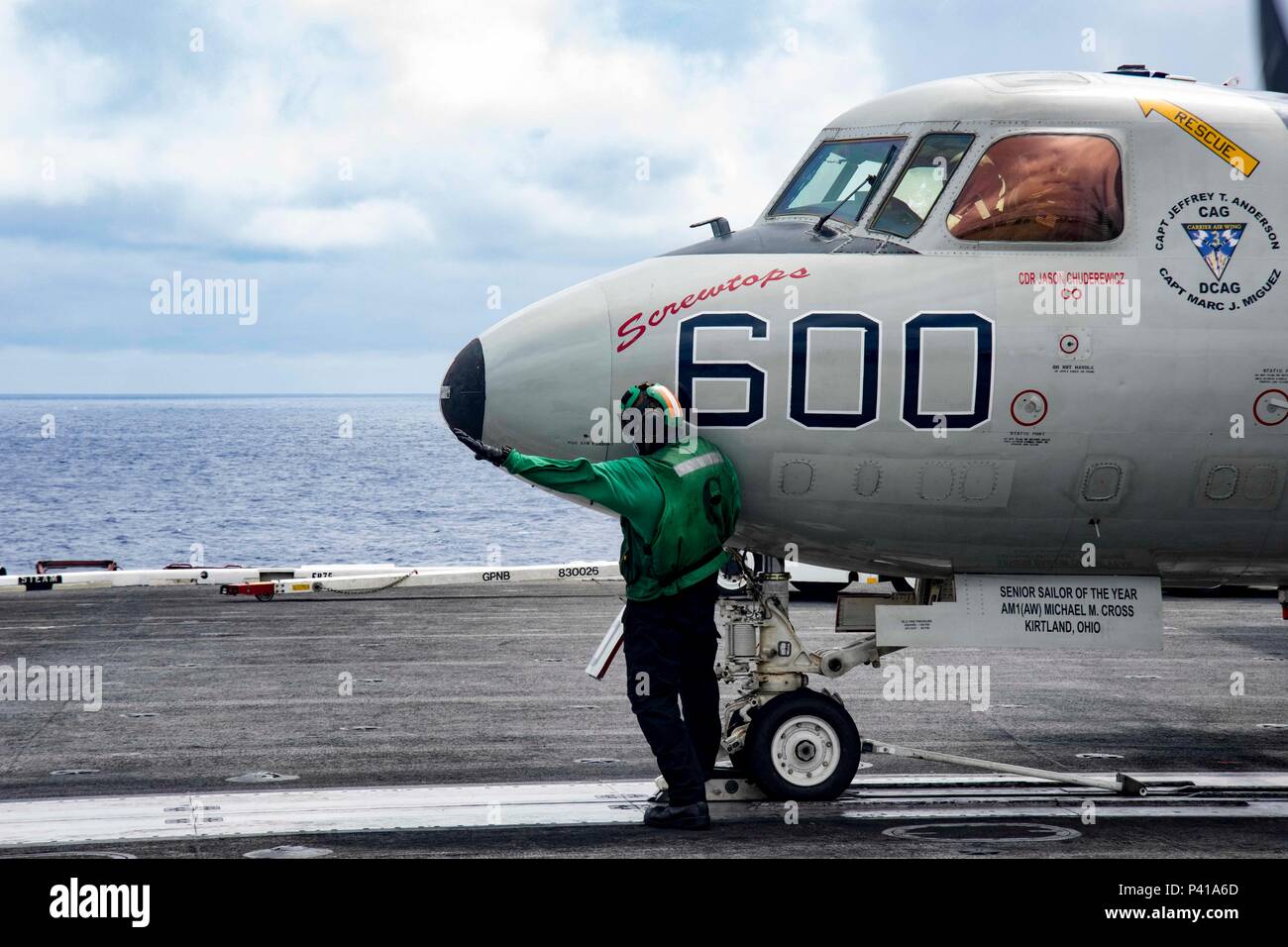 160602-N-KK394-020 ATLANTIC OCEAN (June 2, 2016) - An E2-C Hawkeye ...