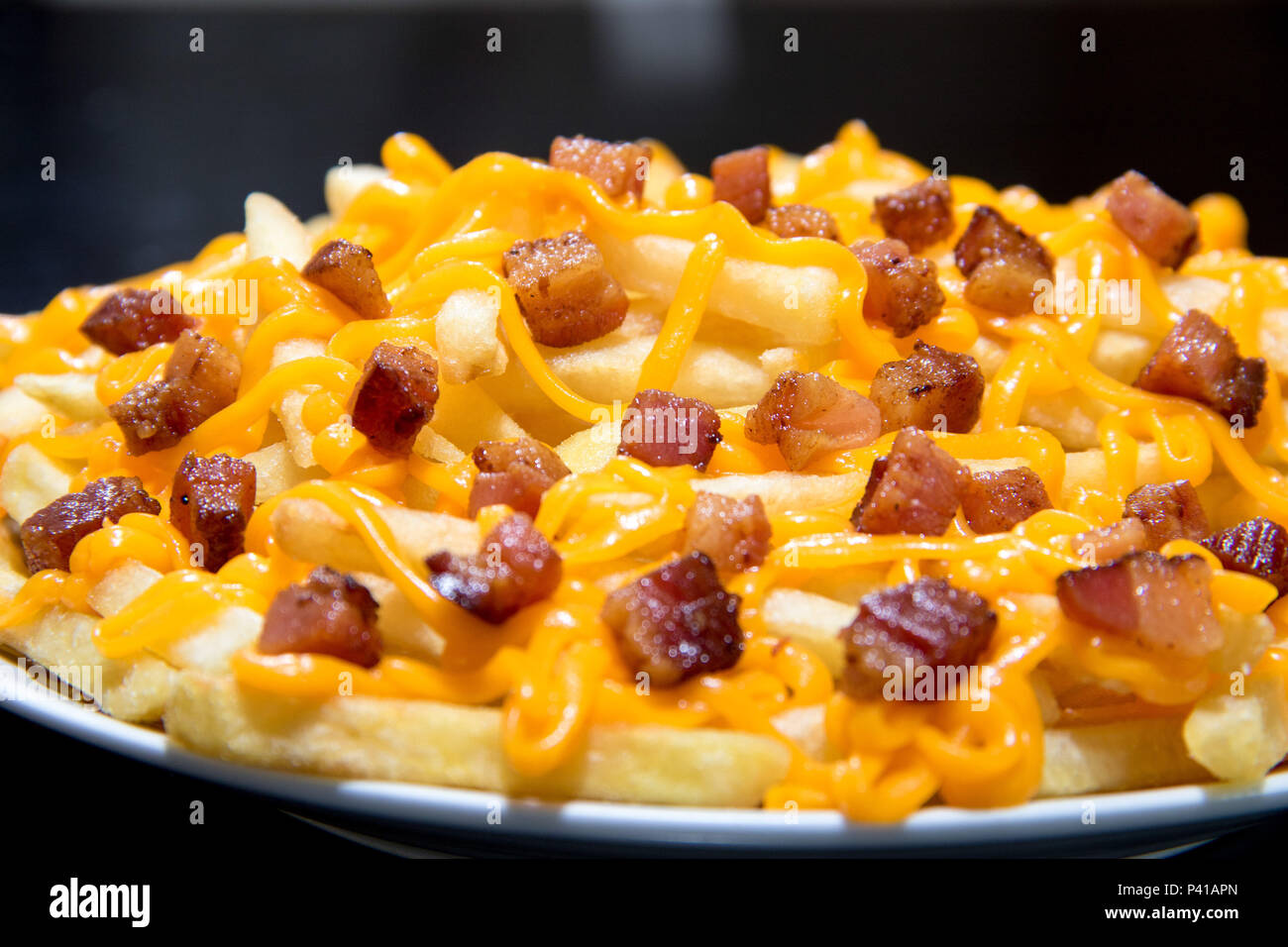 Lanche, batata frita, batata especial com baycom e chader, x-salada ...