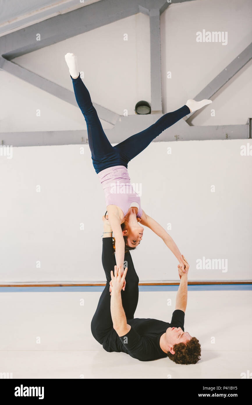 Bridge pose posing posture hi-res stock photography and images - Alamy