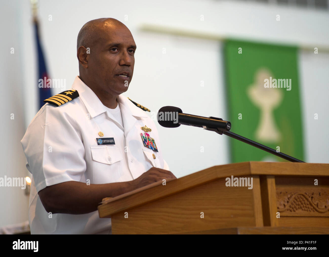 160601-N-GI544-021 PEARL HARBOR (June 1, 2016) Capt. Stanley Keeve Jr ...