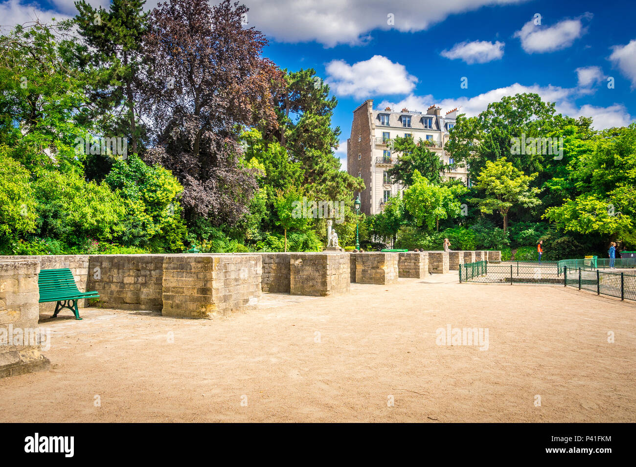 Roman amphitheatres in france hi-res stock photography and images - Alamy