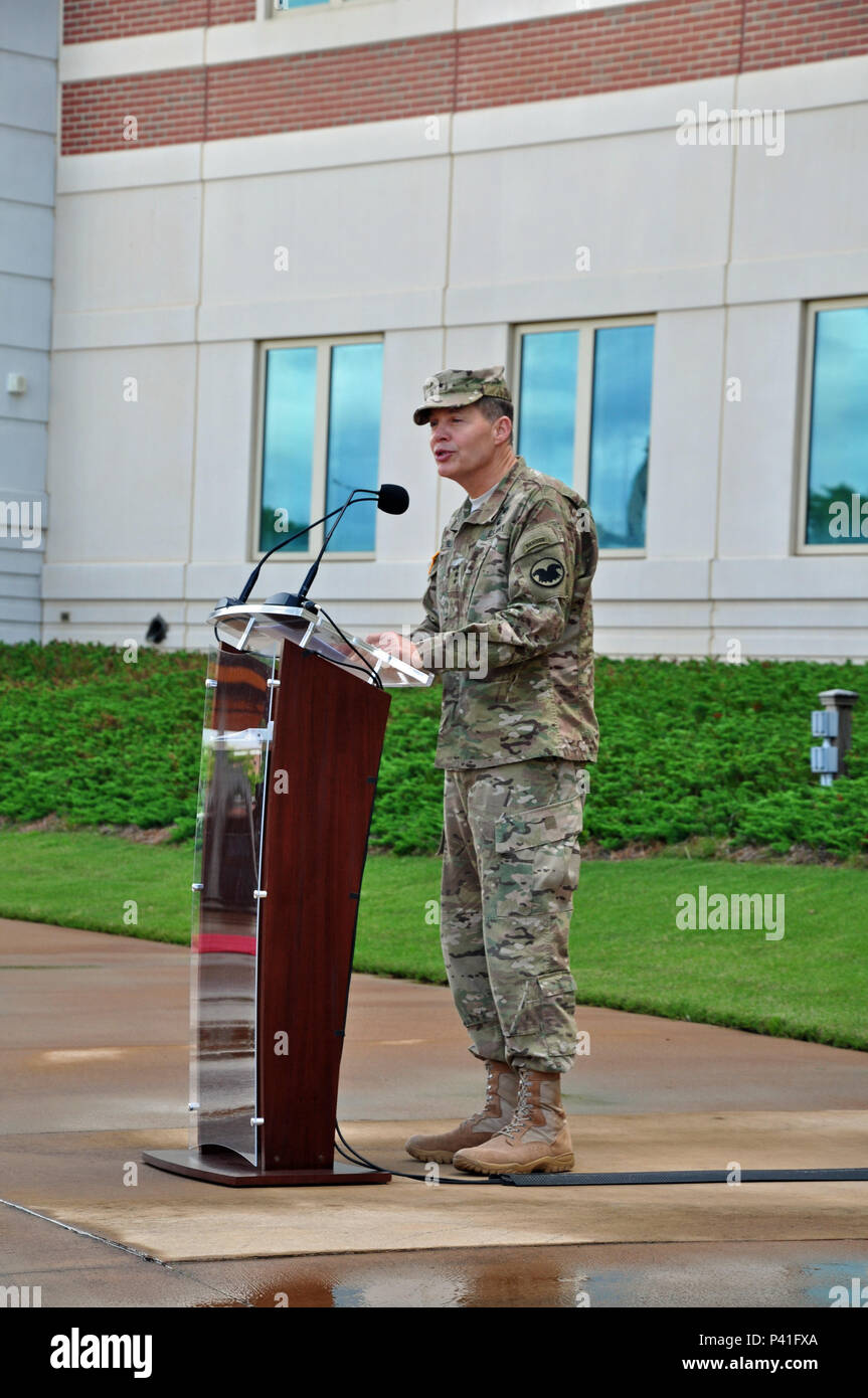 The U.S. Army Reserve bid farewell to its seventh commanding general ...