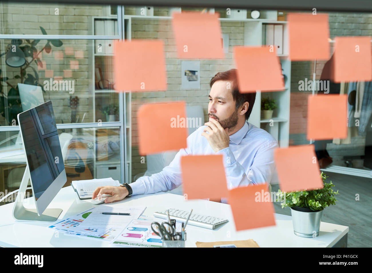 Man behind glass hi-res stock photography and images - Alamy