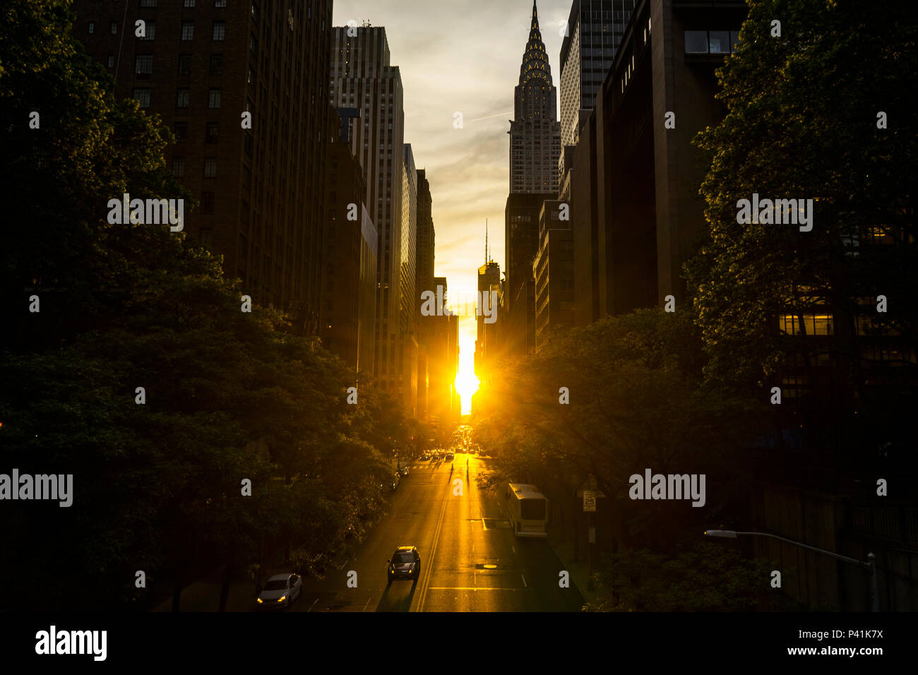 A sunset in New York that called Manhattan Henge Stock Photo - Alamy