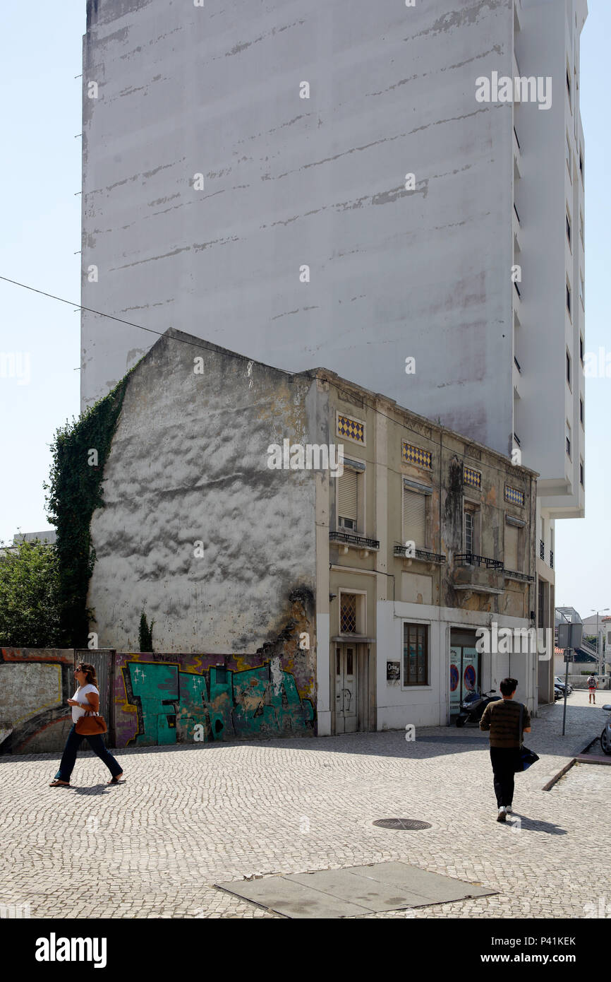 Poor buildings portugal hi-res stock photography and images - Alamy