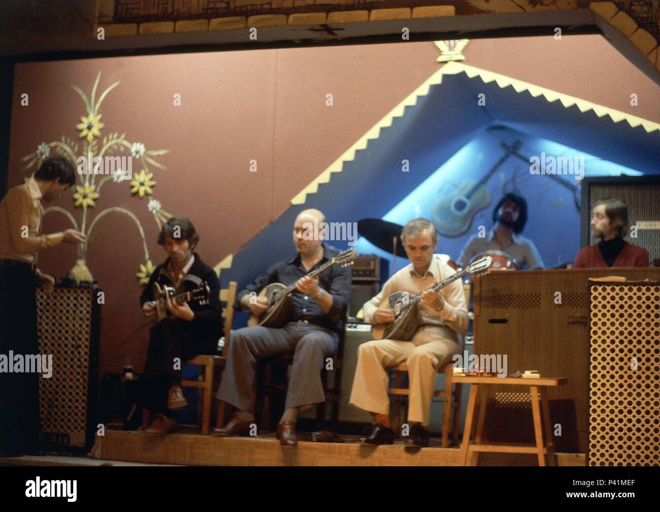 FOLKLORE GRIEGO. Location: LA CHAPA, ATHENS Stock Photo - Alamy