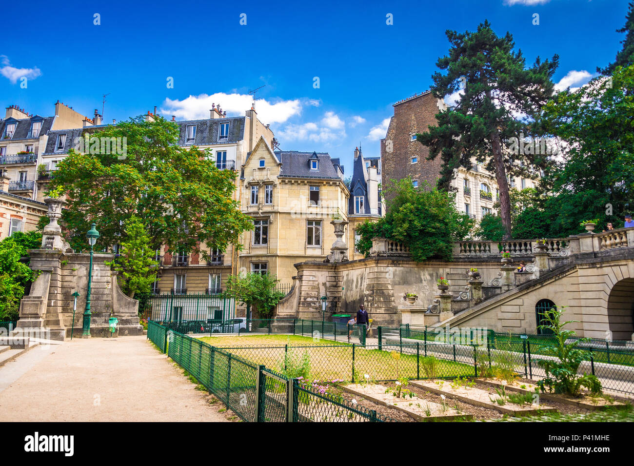 Roman amphitheatres in france hi-res stock photography and images - Alamy
