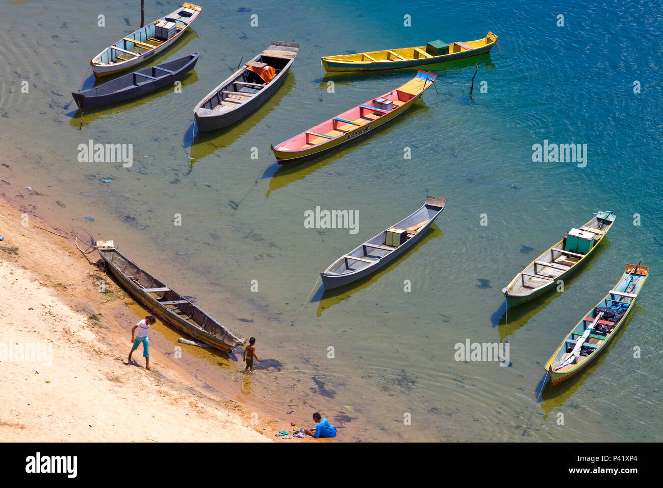 Canoas de pesca hi-res stock photography and images - Alamy