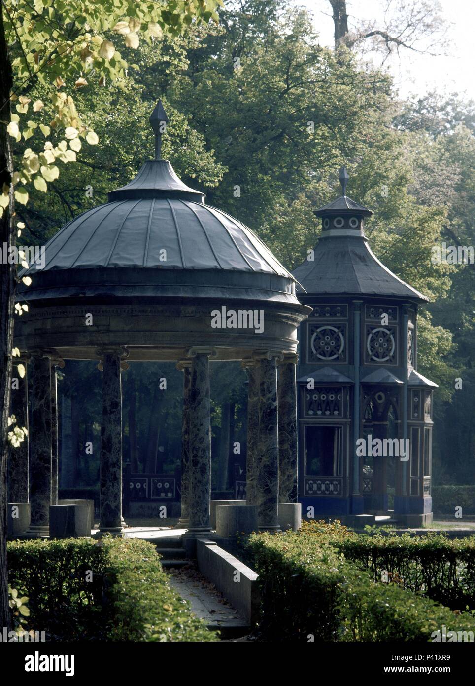 ESTANQUE CHINESCO- TEMPLETE NEOCLASICO DE VILLANUEVA Y CENADOR CHINESCO ...