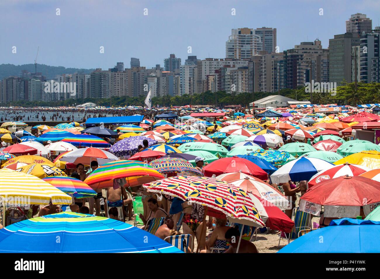 Santos - SP Verão Calor Praia no verão sol férias viagem litoral ...