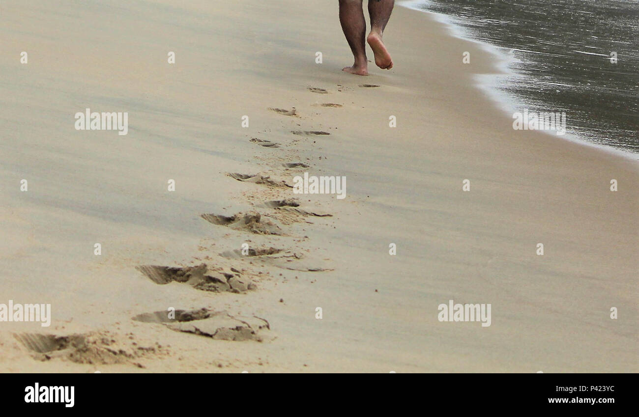 Pegadas na praia hi-res stock photography and images - Alamy