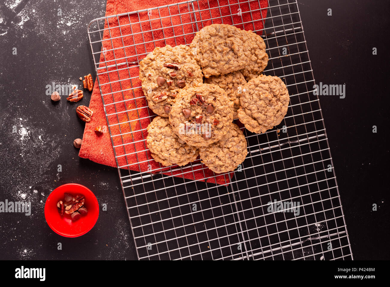 Cookie cooling rack hi-res stock photography and images - Alamy