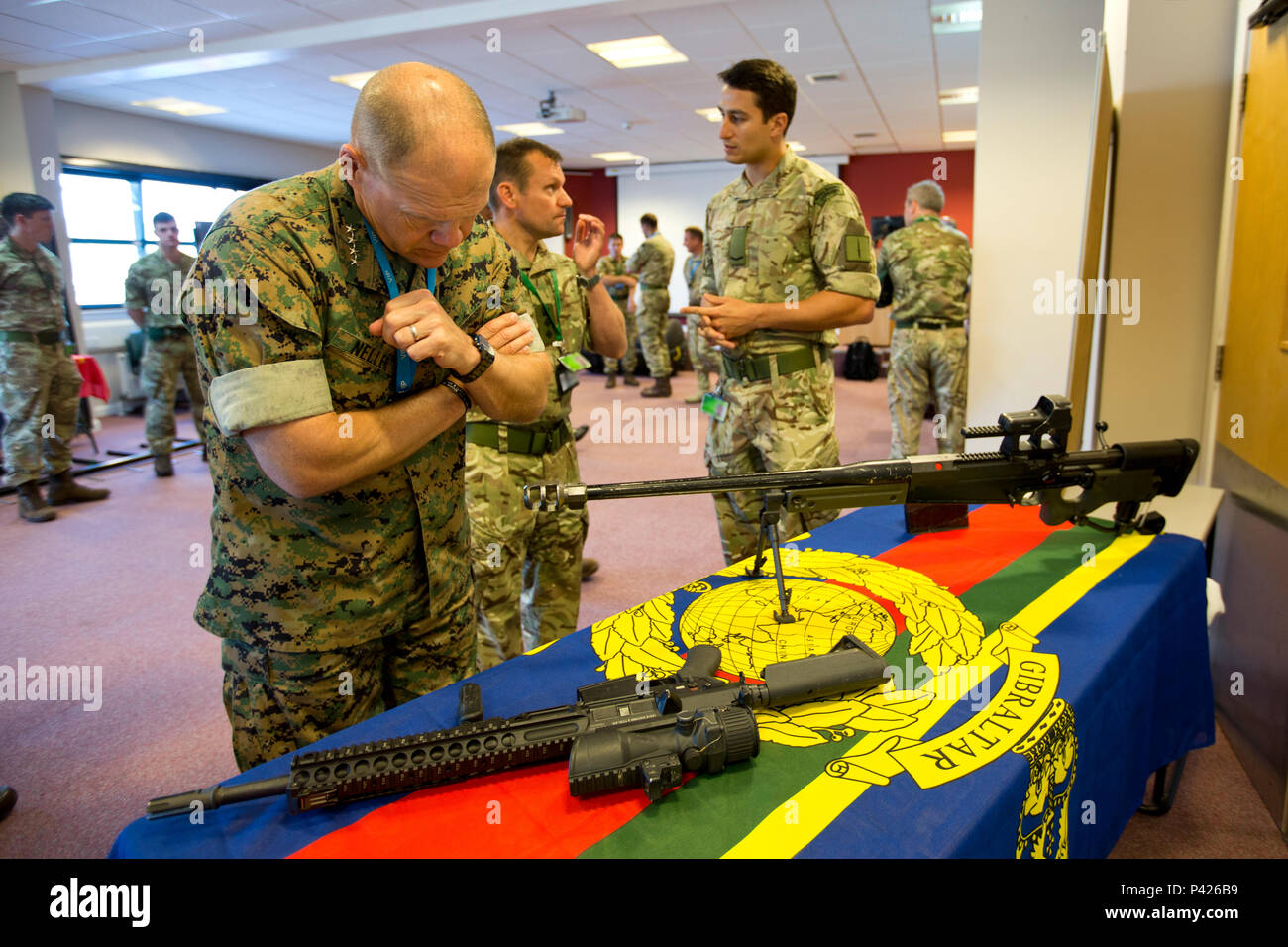 43 commando fleet protection group royal marines hi-res stock ...
