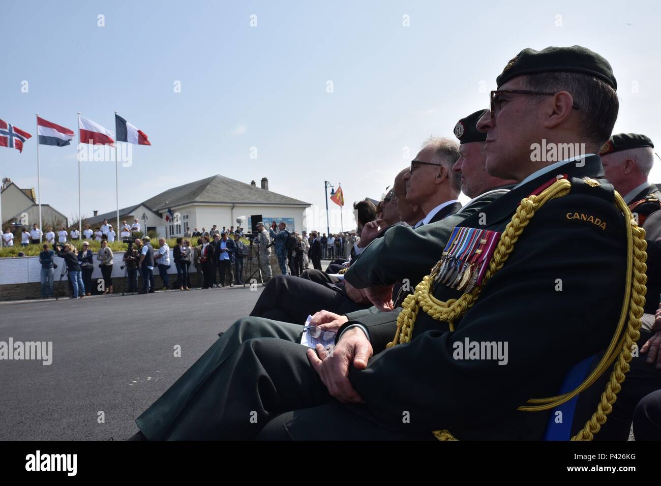 Royal marine commando monument hi-res stock photography and images - Alamy